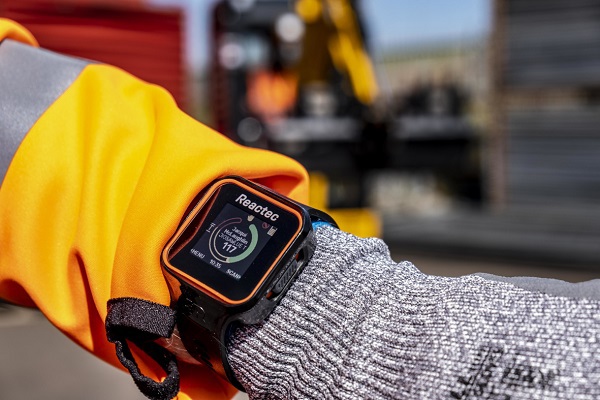 AES launch Reactec’s R-Link smart watch - Electrical connection